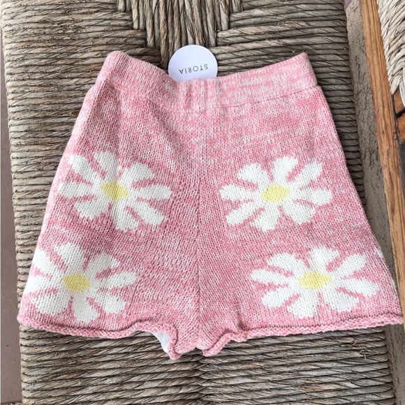 Storia | Shorts | Storia Daisy Print Shorts | Poshmark